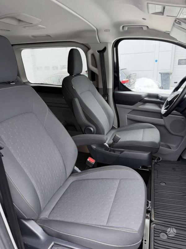 Melns Ford Tourneo Custom 2025 Klaipėda, ar dzinēja tilpumu 2.00 L un nobraukumu 11 tūkst. km par 47795 €, foto 11 vietnē AUTOMOTO.COM.LV