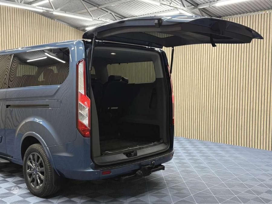 Blue Ford Tourneo Custom 2019 in Marijampole, with an engine capacity of 2.00 L and mileage of 205 thousand km for 21900 €, photo 9 on AUTOMOTO.COM.LV