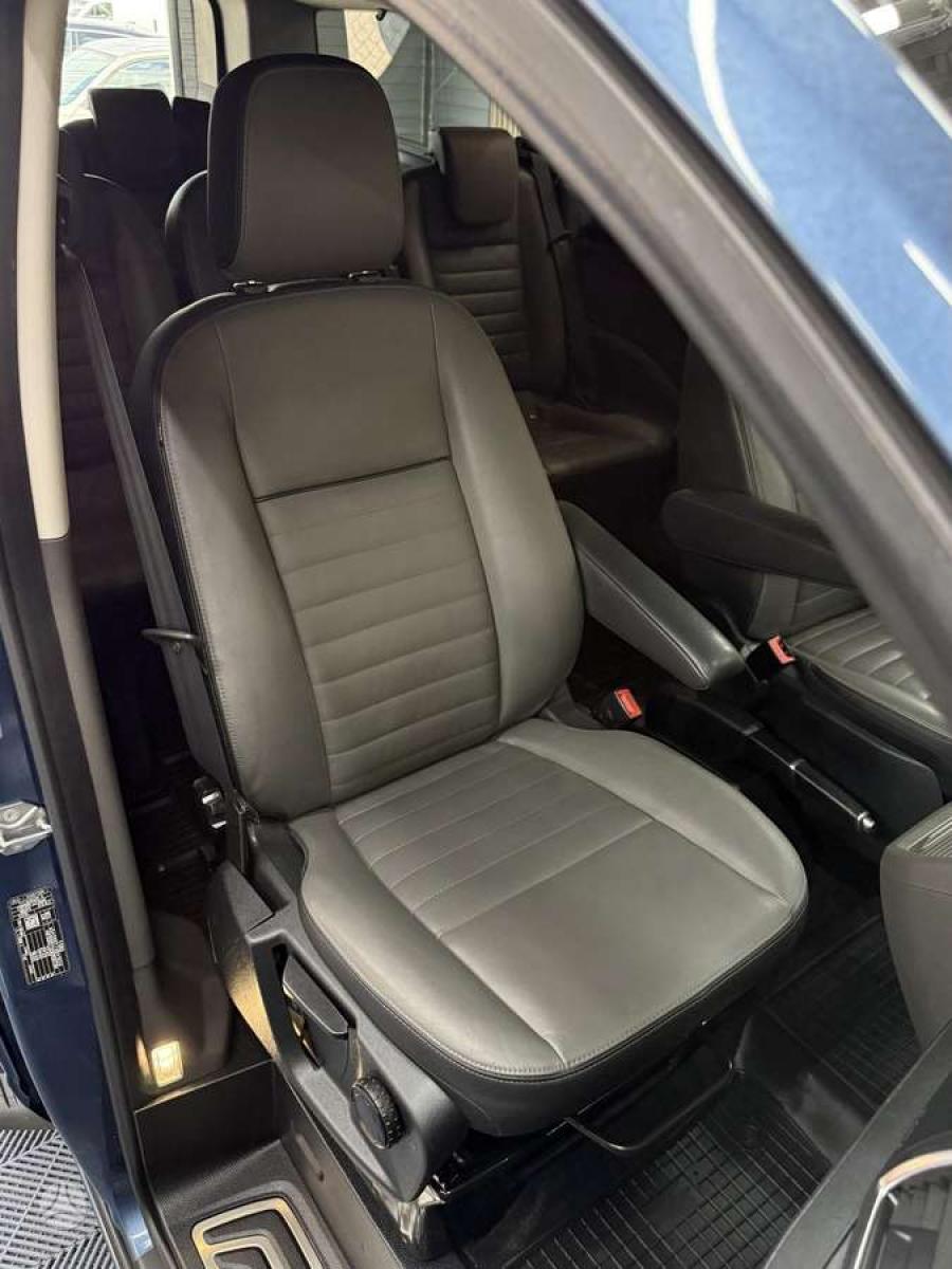 Blue Ford Tourneo Custom 2019 in Marijampole, with an engine capacity of 2.00 L and mileage of 205 thousand km for 21900 €, photo 12 on AUTOMOTO.COM.LV