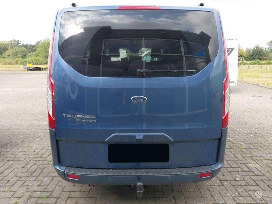 Blue Ford Tourneo Custom 2021 in Vilnius, with an engine capacity of 2.00 L and mileage of 200 thousand km for 23190 €, photo 7 on AUTOMOTO.COM.LV