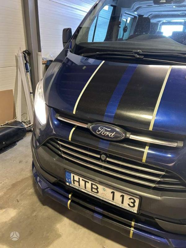 Zils Ford Tourneo Custom 2015 Viļņa, ar dzinēja tilpumu 2.20 L un nobraukumu 250 tūkst. km par 16600 €, foto 3 vietnē AUTOMOTO.COM.LV