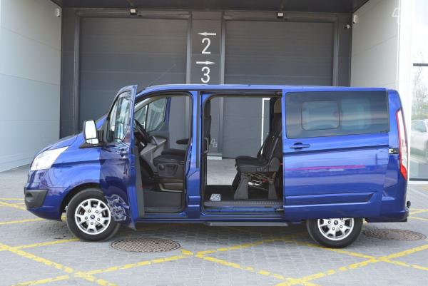 Zils Ford Tourneo Custom 2015 Viļņa, ar dzinēja tilpumu 2.20 L un nobraukumu 198 tūkst. km par 14550 €, foto 8 vietnē AUTOMOTO.COM.LV