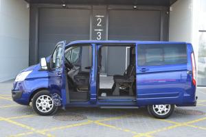 Zils Ford Tourneo Custom 2015 Viļņa, ar dzinēja tilpumu 2.20 L un nobraukumu 198 tūkst. km par 14550 €, foto 9 vietnē AUTOMOTO.COM.LV