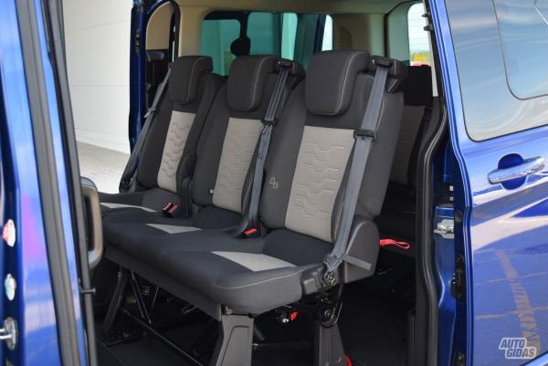 Zils Ford Tourneo Custom 2015 Viļņa, ar dzinēja tilpumu 2.20 L un nobraukumu 198 tūkst. km par 14550 €, foto 9 vietnē AUTOMOTO.COM.LV