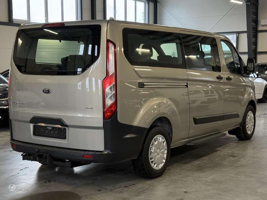 Brown Ford Tourneo Custom 2013 in Marijampole, with an engine capacity of 2.20 L and mileage of 258 thousand km for 11200 €, photo 7 on AUTOMOTO.COM.LV