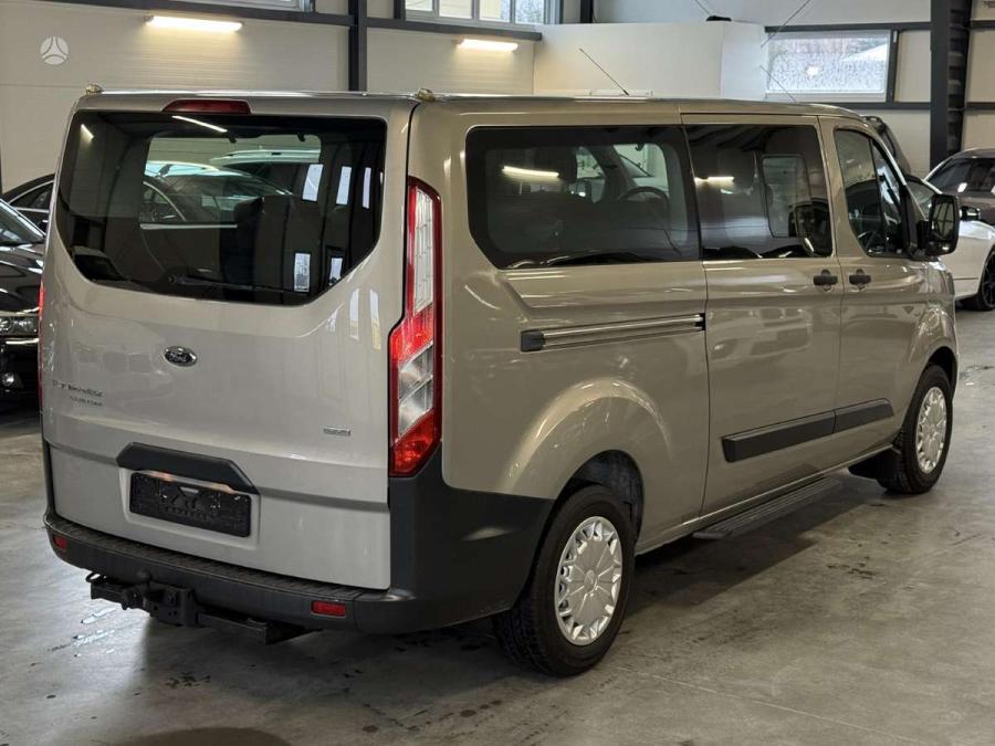 Brown Ford Tourneo Custom 2013 in Marijampole, with an engine capacity of 2.20 L and mileage of 258 thousand km for 11200 €, photo 10 on AUTOMOTO.COM.LV