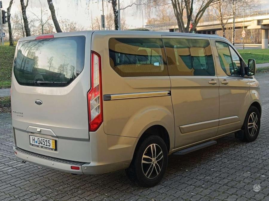 Brown Ford Tourneo Custom 2016 in Kretinga, with an engine capacity of 2.20 L and mileage of 263 thousand km for 12500 €, photo 5 on AUTOMOTO.COM.LV