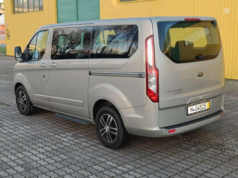 Brown Ford Tourneo Custom 2016 in Kretinga, with an engine capacity of 2.20 L and mileage of 263 thousand km for 12500 €, photo 6 on AUTOMOTO.COM.LV