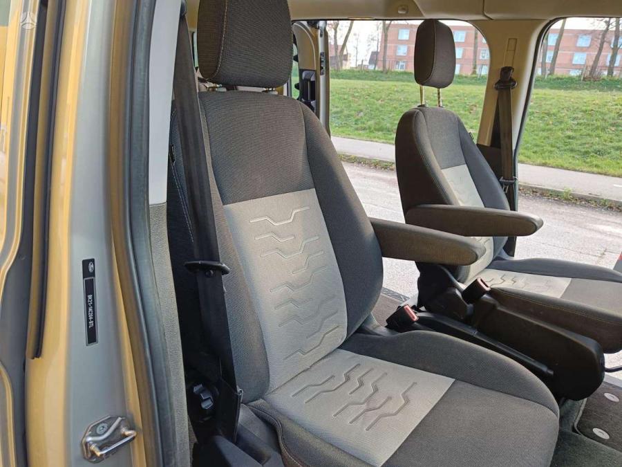 Brown Ford Tourneo Custom 2016 in Kretinga, with an engine capacity of 2.20 L and mileage of 263 thousand km for 12500 €, photo 12 on AUTOMOTO.COM.LV