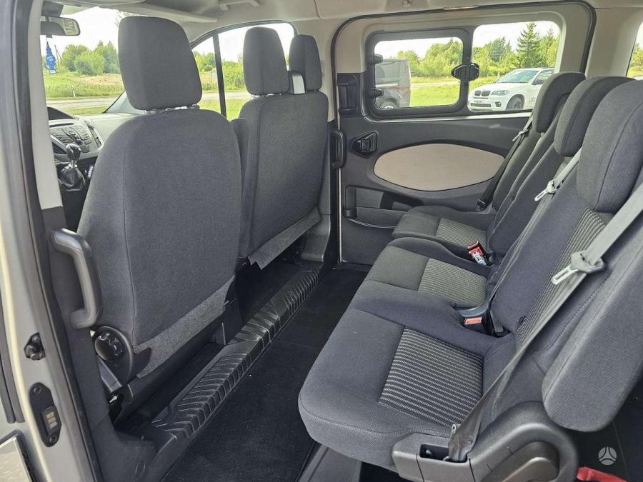 Brown Ford Tourneo Custom 2017 in Ukmerge, with an engine capacity of 2.00 L and mileage of 296 thousand km for 12500 €, photo 5 on AUTOMOTO.COM.LV