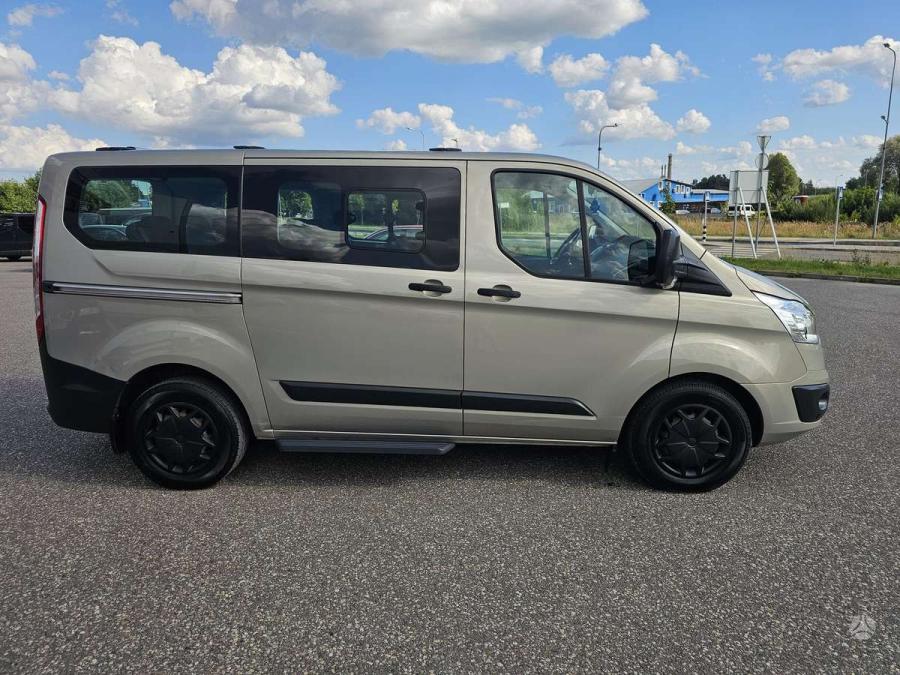 Brown Ford Tourneo Custom 2017 in Ukmerge, with an engine capacity of 2.00 L and mileage of 296 thousand km for 12500 €, photo 17 on AUTOMOTO.COM.LV