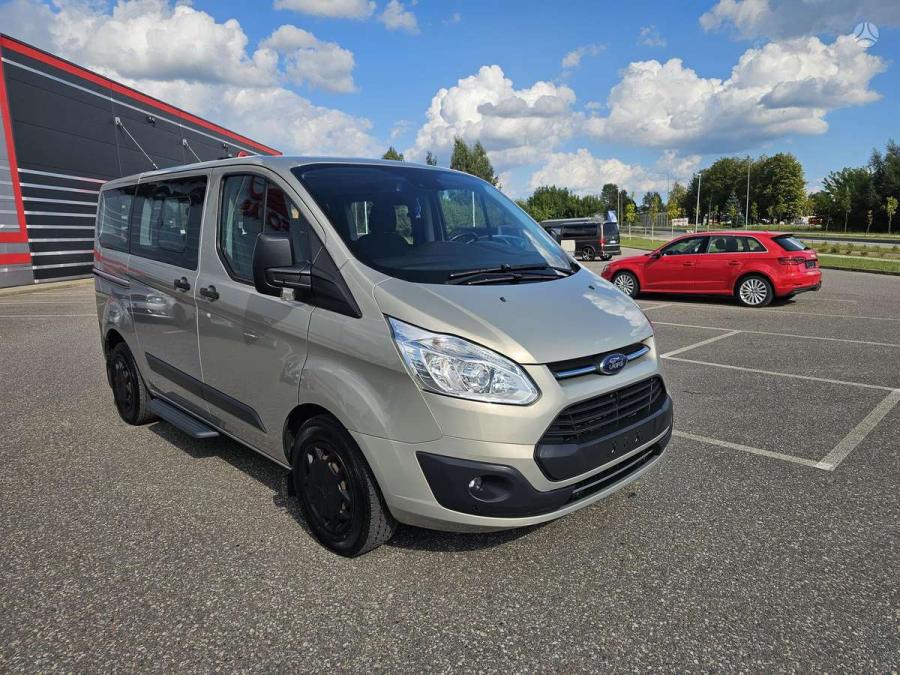 Brown Ford Tourneo Custom 2017 in Ukmerge, with an engine capacity of 2.00 L and mileage of 296 thousand km for 12500 €, photo 19 on AUTOMOTO.COM.LV