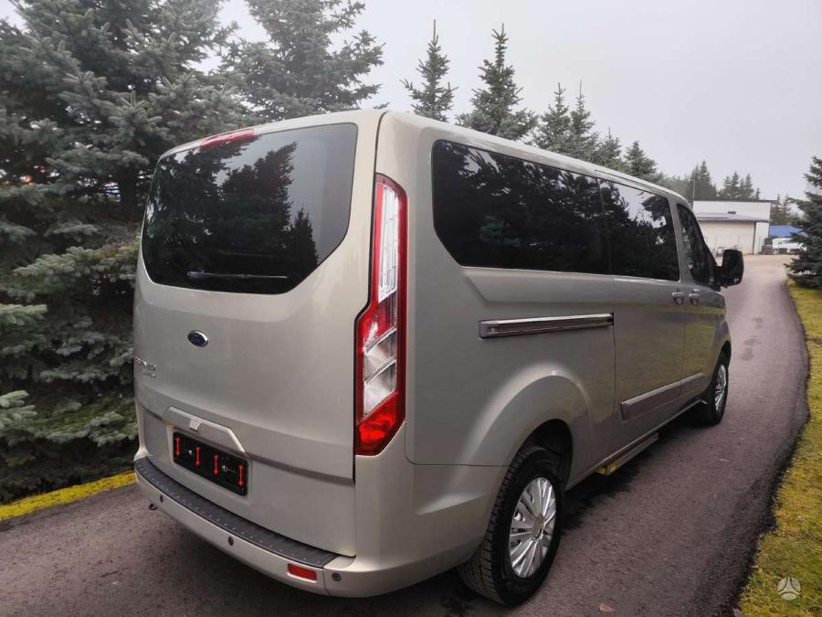 Brown Ford Tourneo Custom 2014 in Utena, with an engine capacity of 2.20 L and mileage of 203 thousand km for 12900 €, photo 4 on AUTOMOTO.COM.LV