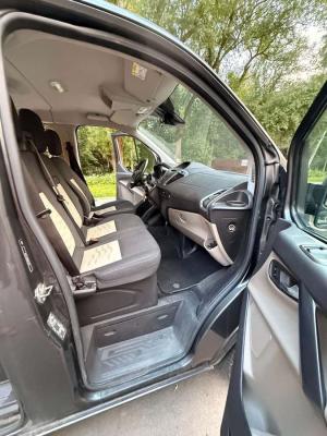Zaļš Ford Tourneo Custom 2016 Palanga, ar dzinēja tilpumu 1.90 L un nobraukumu 198 tūkst. km par 13300 €, foto 16 vietnē AUTOMOTO.COM.LV