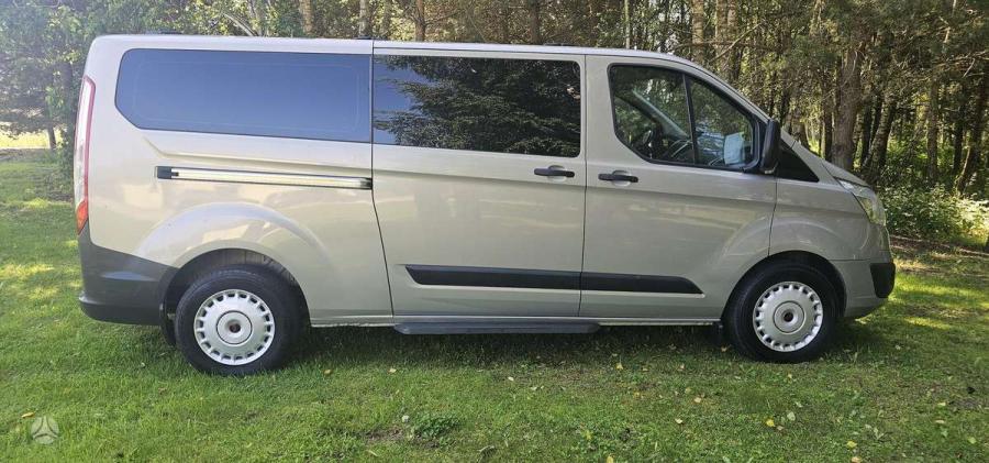 Grey Ford Tourneo Custom 2013 in Ukmerge, with an engine capacity of 2.20 L and mileage of 264 thousand km for 10400 €, photo 5 on AUTOMOTO.COM.LV