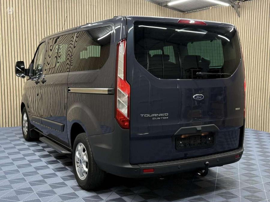 Pelēks Ford Tourneo Custom 2013 Marijampole, ar dzinēja tilpumu 2.20 L un nobraukumu 230 tūkst. km par 12600 €, foto 6 vietnē AUTOMOTO.COM.LV
