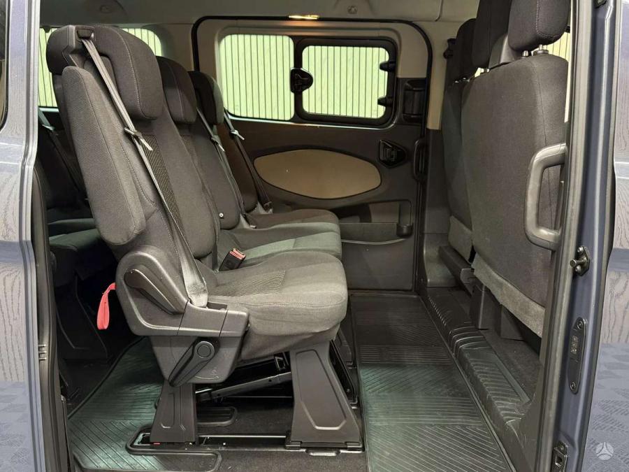 Pelēks Ford Tourneo Custom 2013 Marijampole, ar dzinēja tilpumu 2.20 L un nobraukumu 230 tūkst. km par 12600 €, foto 13 vietnē AUTOMOTO.COM.LV