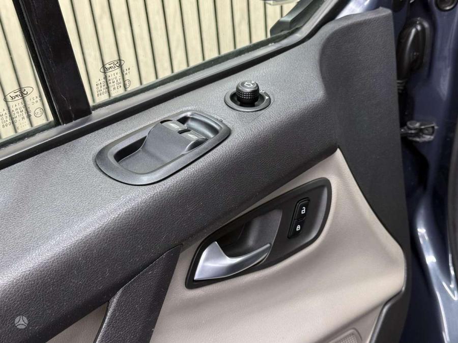 Pelēks Ford Tourneo Custom 2013 Marijampole, ar dzinēja tilpumu 2.20 L un nobraukumu 230 tūkst. km par 12600 €, foto 21 vietnē AUTOMOTO.COM.LV