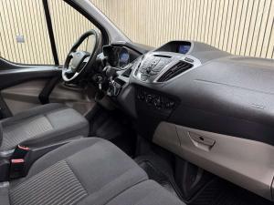 Pelēks Ford Tourneo Custom 2013 Marijampole, ar dzinēja tilpumu 2.20 L un nobraukumu 230 tūkst. km par 12600 €, foto 30 vietnē AUTOMOTO.COM.LV