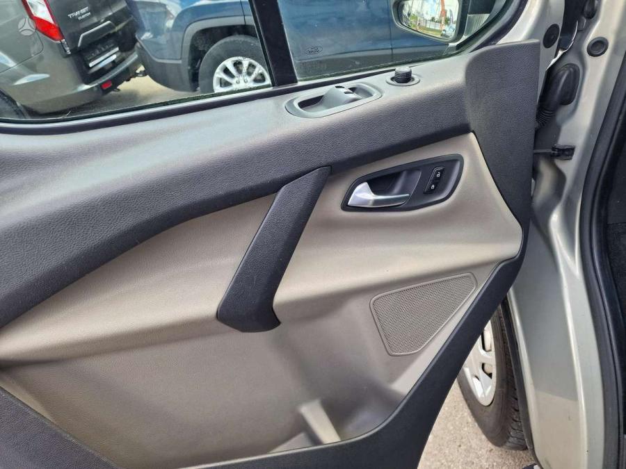 Grey Ford Tourneo Custom 2015 in Kaunas, with an engine capacity of 2.20 L and mileage of 290 thousand km for 11790 €, photo 15 on AUTOMOTO.COM.LV