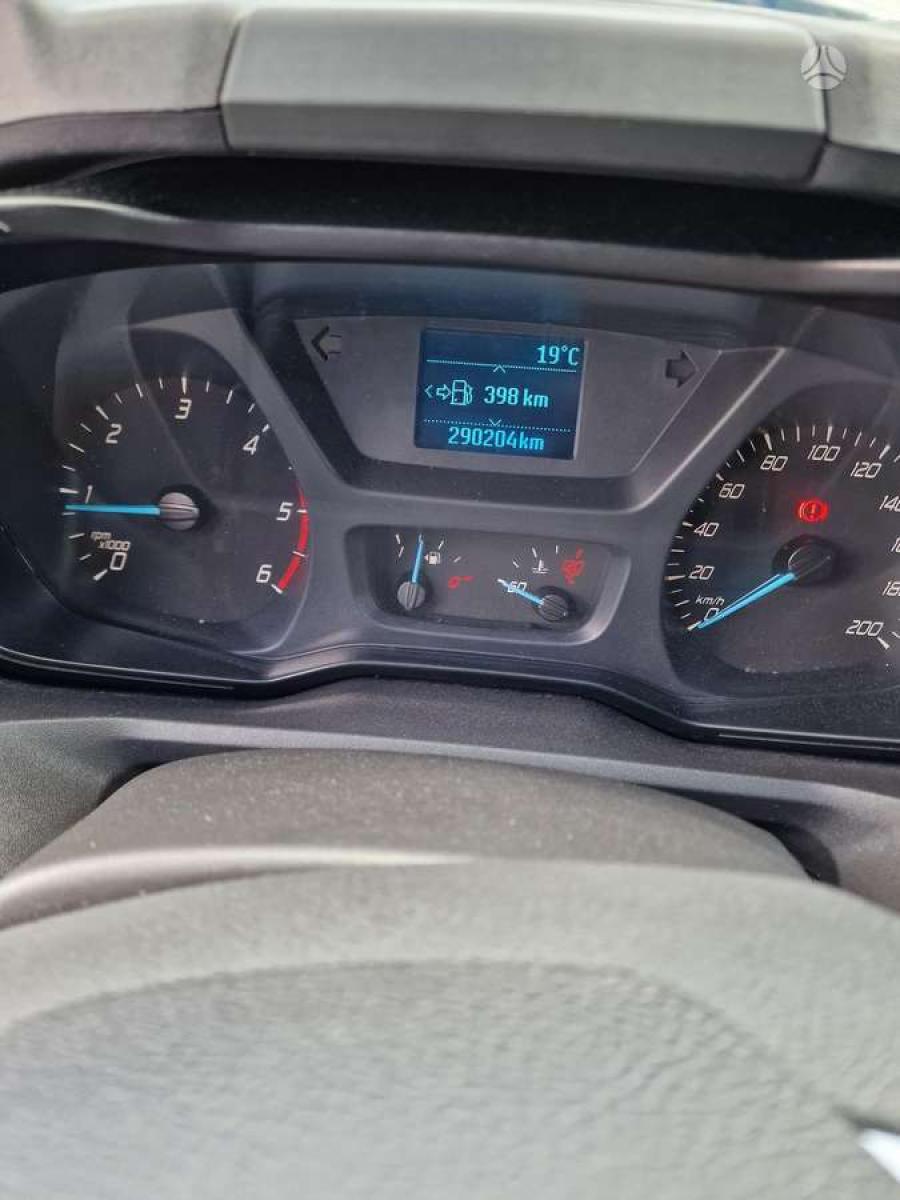 Grey Ford Tourneo Custom 2015 in Kaunas, with an engine capacity of 2.20 L and mileage of 290 thousand km for 11790 €, photo 17 on AUTOMOTO.COM.LV