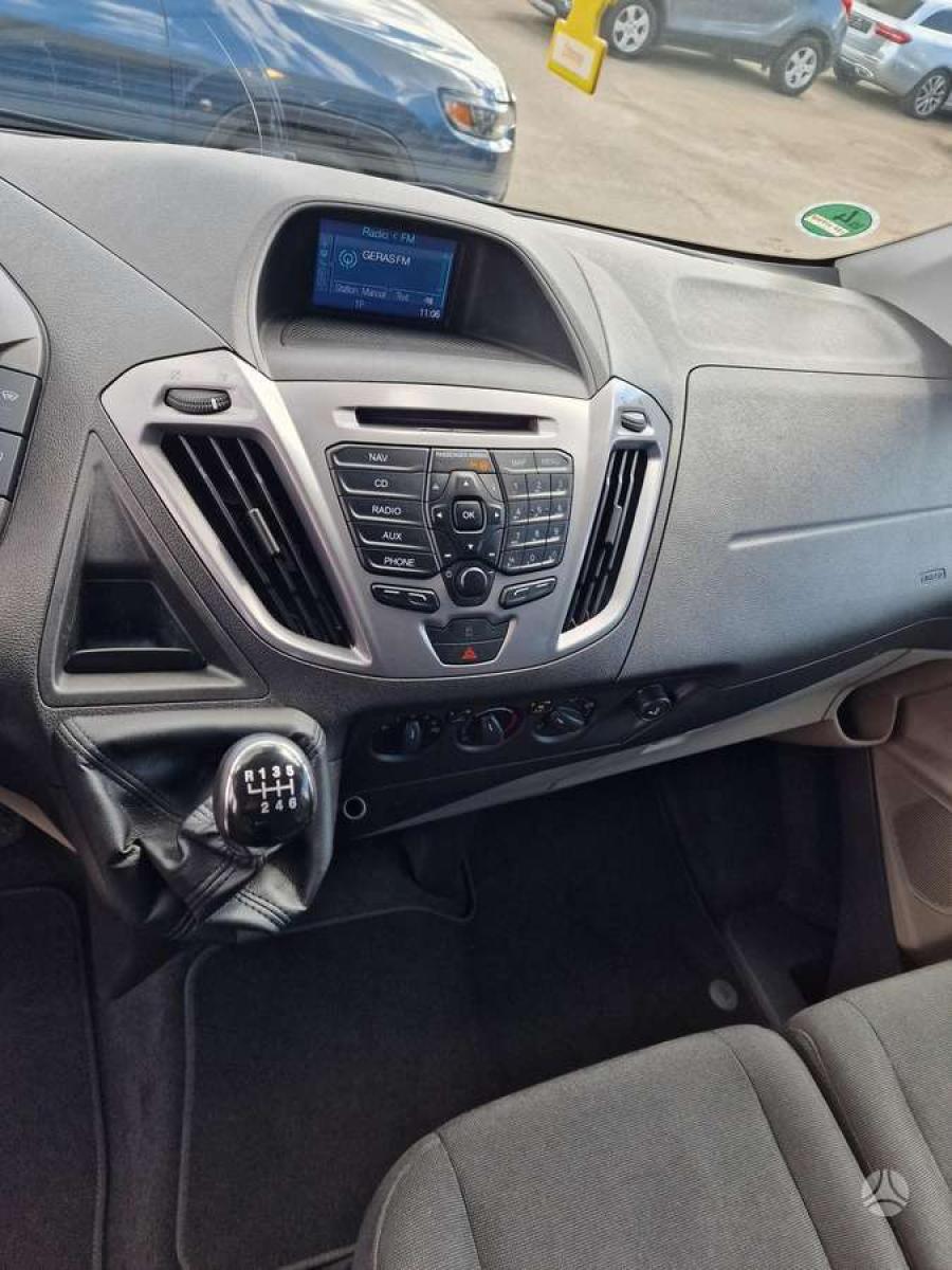 Grey Ford Tourneo Custom 2015 in Kaunas, with an engine capacity of 2.20 L and mileage of 290 thousand km for 11790 €, photo 19 on AUTOMOTO.COM.LV