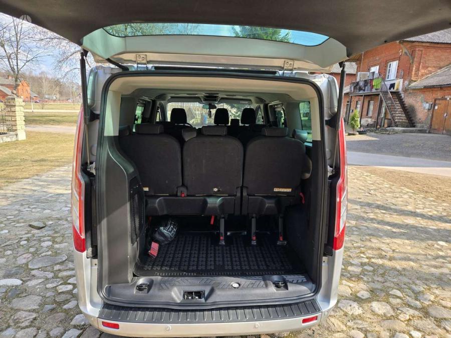 Grey Ford Tourneo Custom 2015 in Salcininkai, with an engine capacity of 2.20 L and mileage of 309 thousand km for 8500 €, photo 7 on AUTOMOTO.COM.LV