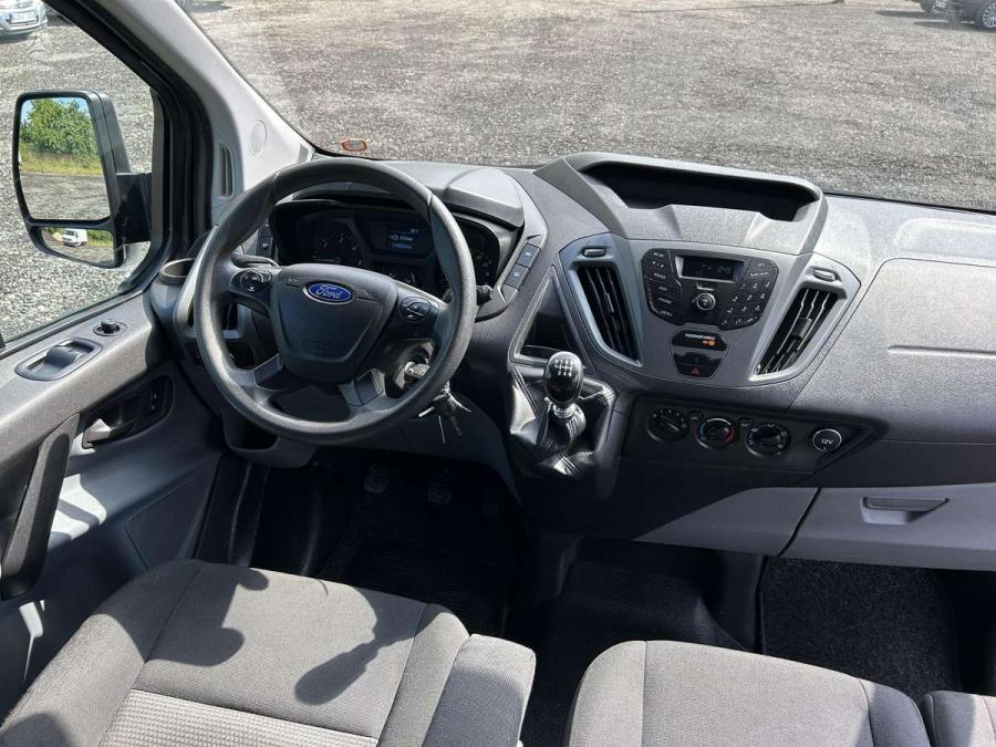 Pelēks Ford Tourneo Custom 2015 Kretinga, ar dzinēja tilpumu 2.20 L un nobraukumu 240 tūkst. km par 10999 €, foto 21 vietnē AUTOMOTO.COM.LV