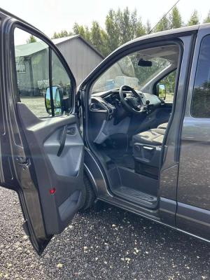 Pelēks Ford Tourneo Custom 2015 Kretinga, ar dzinēja tilpumu 2.20 L un nobraukumu 240 tūkst. km par 10999 €, foto 22 vietnē AUTOMOTO.COM.LV