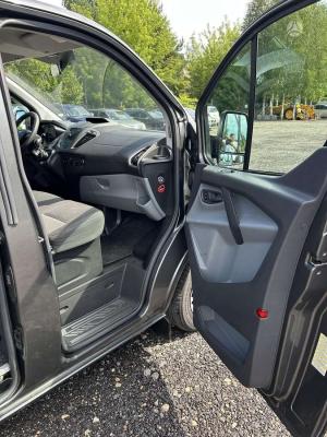 Pelēks Ford Tourneo Custom 2015 Kretinga, ar dzinēja tilpumu 2.20 L un nobraukumu 240 tūkst. km par 10999 €, foto 24 vietnē AUTOMOTO.COM.LV