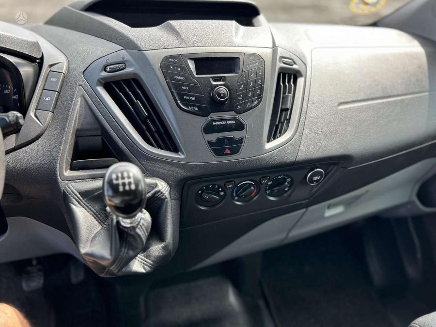 Pelēks Ford Tourneo Custom 2015 Kretinga, ar dzinēja tilpumu 2.20 L un nobraukumu 240 tūkst. km par 10999 €, foto 26 vietnē AUTOMOTO.COM.LV