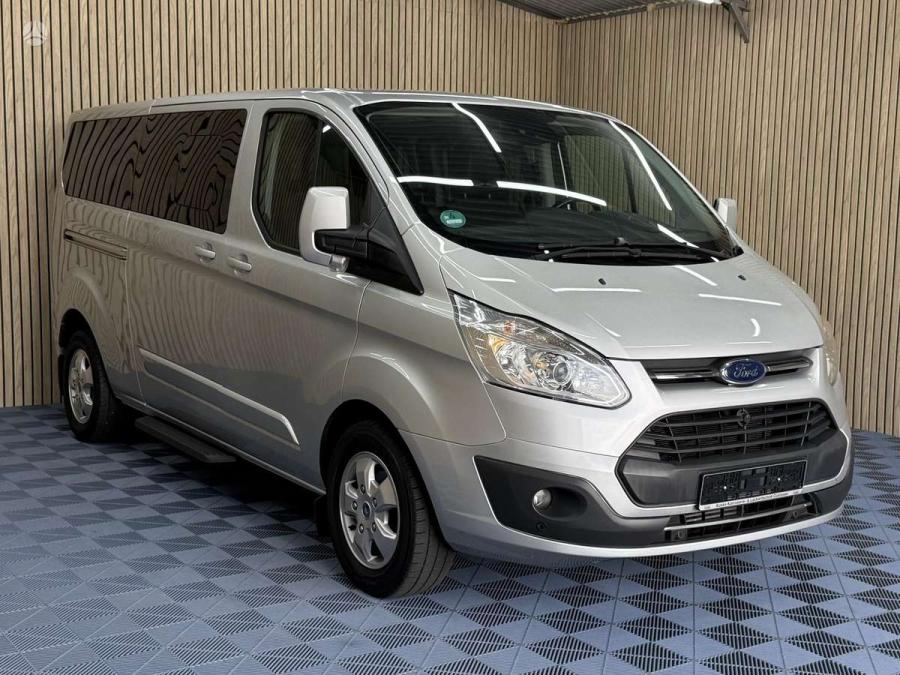 Grey Ford Tourneo Custom 2017 in Marijampole, with an engine capacity of 2.00 L and mileage of 119 thousand km for 15900 €, photo 1 on AUTOMOTO.COM.LV