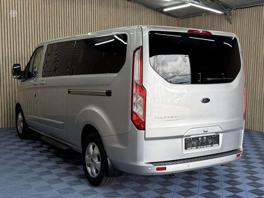 Grey Ford Tourneo Custom 2017 in Marijampole, with an engine capacity of 2.00 L and mileage of 119 thousand km for 15900 €, photo 6 on AUTOMOTO.COM.LV