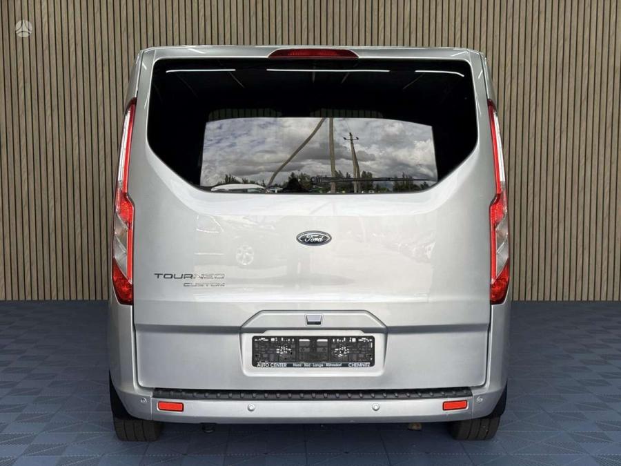 Grey Ford Tourneo Custom 2017 in Marijampole, with an engine capacity of 2.00 L and mileage of 119 thousand km for 15900 €, photo 7 on AUTOMOTO.COM.LV
