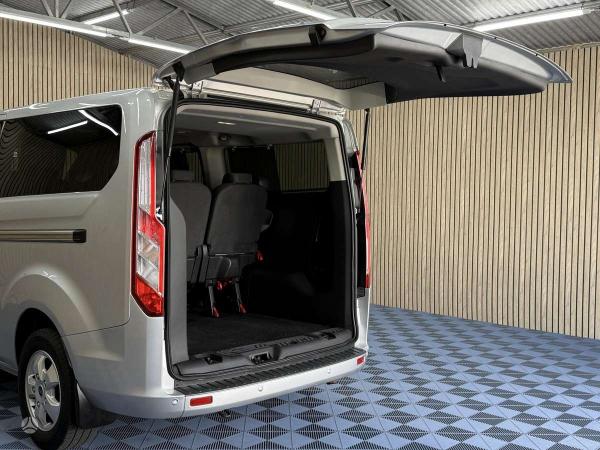 Pelēks Ford Tourneo Custom 2017 Marijampole, ar dzinēja tilpumu 2.00 L un nobraukumu 119 tūkst. km par 15900 €, foto 8 vietnē AUTOMOTO.COM.LV