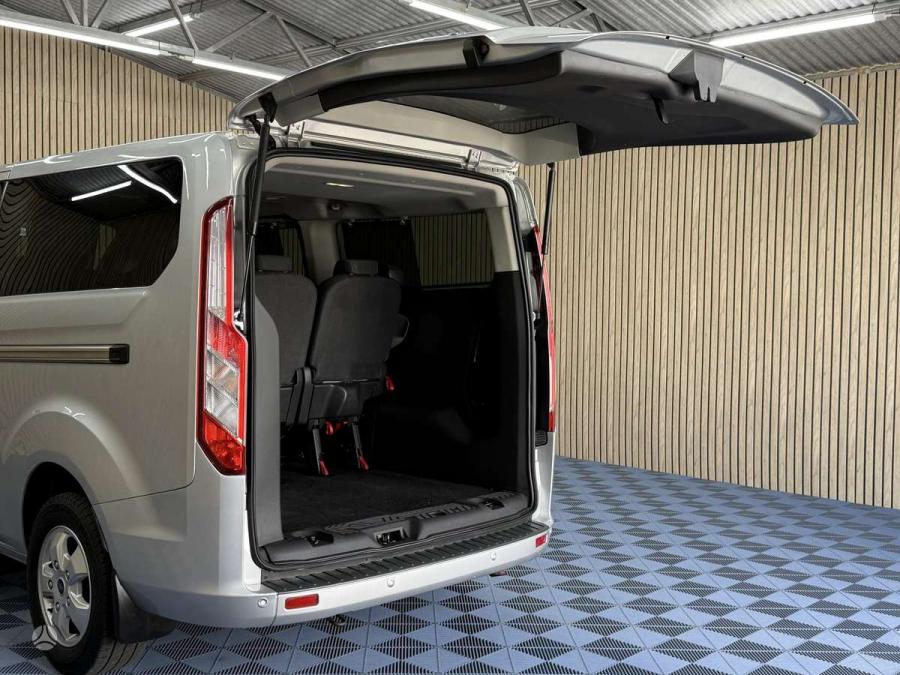 Grey Ford Tourneo Custom 2017 in Marijampole, with an engine capacity of 2.00 L and mileage of 119 thousand km for 15900 €, photo 9 on AUTOMOTO.COM.LV