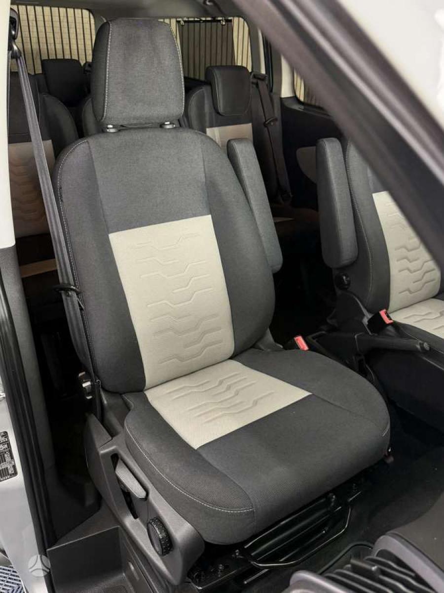 Grey Ford Tourneo Custom 2017 in Marijampole, with an engine capacity of 2.00 L and mileage of 119 thousand km for 15900 €, photo 11 on AUTOMOTO.COM.LV
