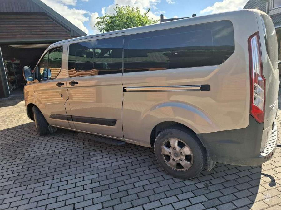Grey Ford Tourneo Custom 2018 in Naujoji Akmene, with an engine capacity of 2.00 L and mileage of 114 thousand km for 17500 €, photo 4 on AUTOMOTO.COM.LV