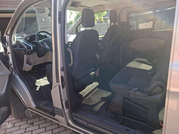 Grey Ford Tourneo Custom 2018 in Naujoji Akmene, with an engine capacity of 2.00 L and mileage of 114 thousand km for 17500 €, photo 9 on AUTOMOTO.COM.LV
