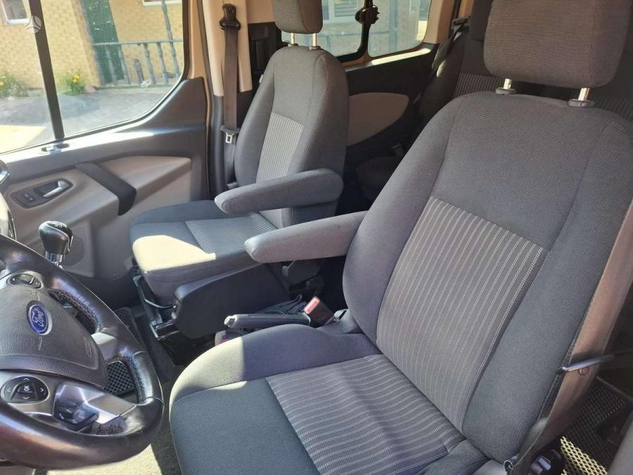 Grey Ford Tourneo Custom 2018 in Naujoji Akmene, with an engine capacity of 2.00 L and mileage of 114 thousand km for 17500 €, photo 11 on AUTOMOTO.COM.LV