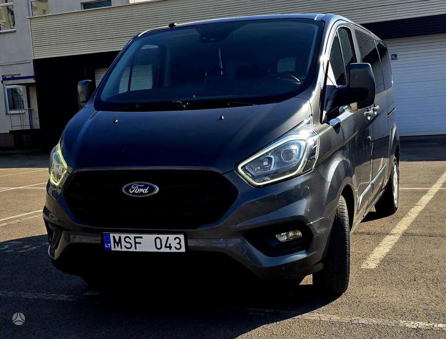 Grey Ford Tourneo Custom 2018 in Siauliai, with an engine capacity of 2.00 L and mileage of 441 thousand km for 11495 €, photo 3 on AUTOMOTO.COM.LV