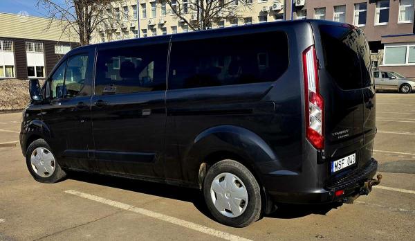 Grey Ford Tourneo Custom 2018 in Siauliai, with an engine capacity of 2.00 L and mileage of 441 thousand km for 11495 €, photo 4 on AUTOMOTO.COM.LV