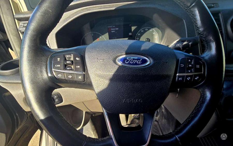 Grey Ford Tourneo Custom 2018 in Siauliai, with an engine capacity of 2.00 L and mileage of 441 thousand km for 11495 €, photo 9 on AUTOMOTO.COM.LV