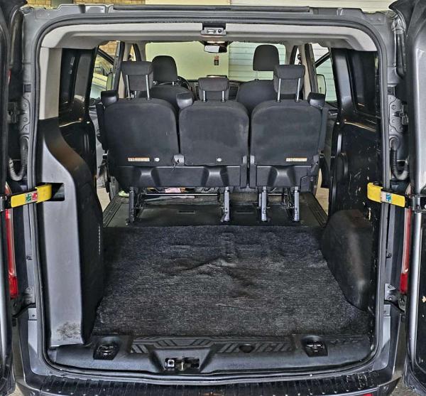 Grey Ford Tourneo Custom 2018 in Siauliai, with an engine capacity of 2.00 L and mileage of 441 thousand km for 11495 €, photo 9 on AUTOMOTO.COM.LV