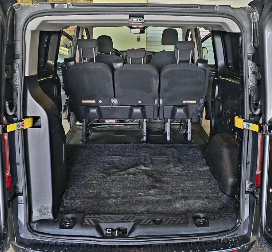 Grey Ford Tourneo Custom 2018 in Siauliai, with an engine capacity of 2.00 L and mileage of 441 thousand km for 11495 €, photo 10 on AUTOMOTO.COM.LV