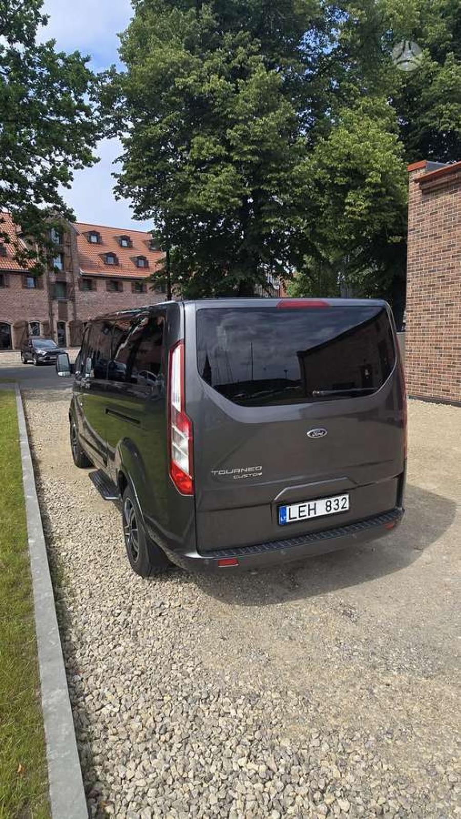 Grey Ford Tourneo Custom 2019 in Klaipeda, with an engine capacity of 2.00 L and mileage of 120 thousand km for 22700 €, photo 5 on AUTOMOTO.COM.LV