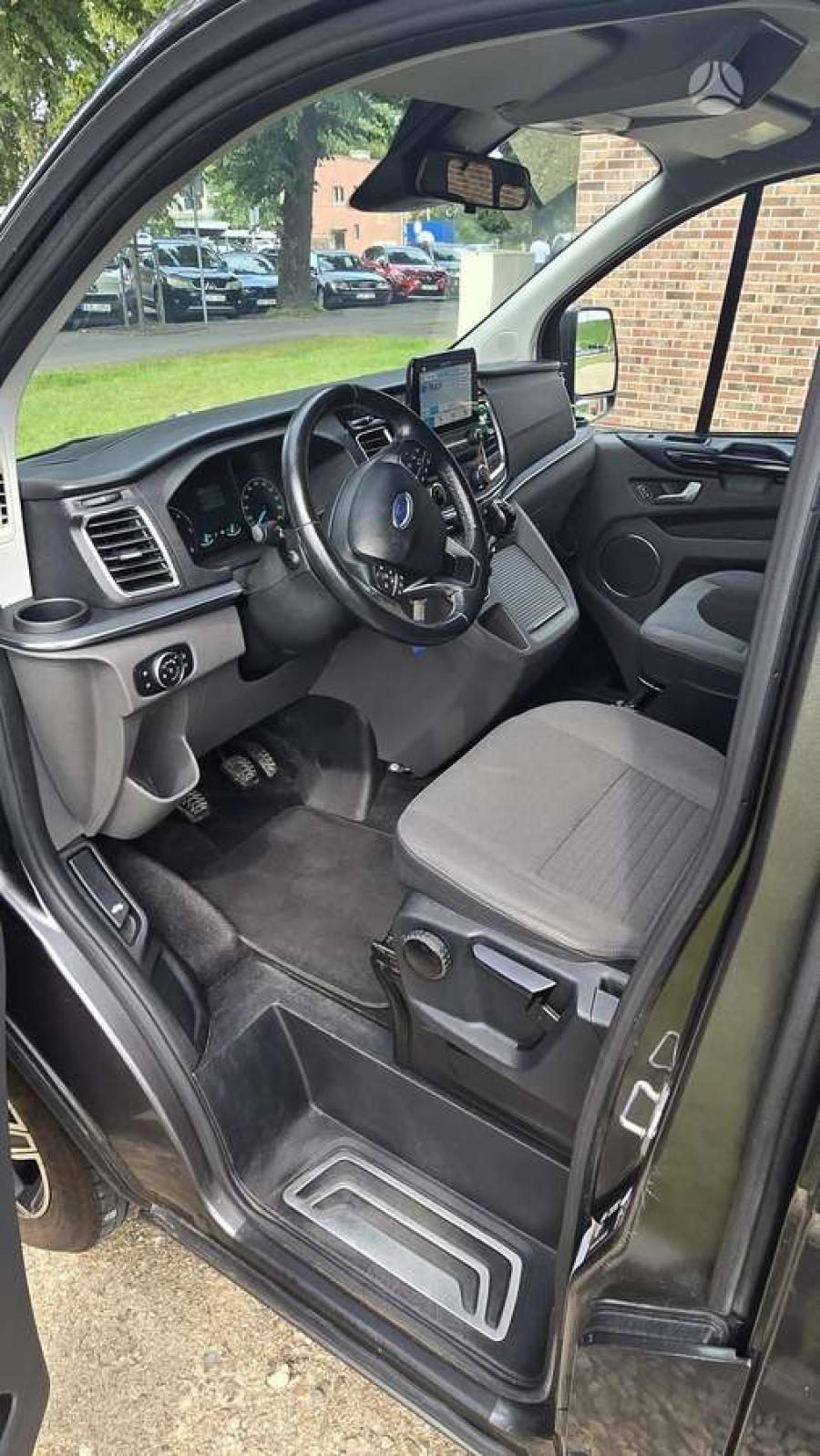 Grey Ford Tourneo Custom 2019 in Klaipeda, with an engine capacity of 2.00 L and mileage of 120 thousand km for 22700 €, photo 7 on AUTOMOTO.COM.LV