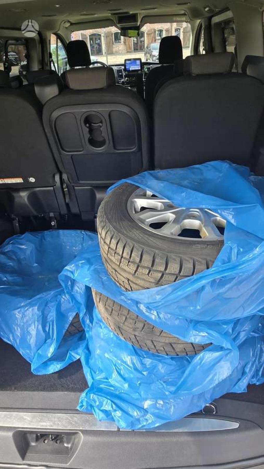 Grey Ford Tourneo Custom 2019 in Klaipeda, with an engine capacity of 2.00 L and mileage of 120 thousand km for 22700 €, photo 13 on AUTOMOTO.COM.LV