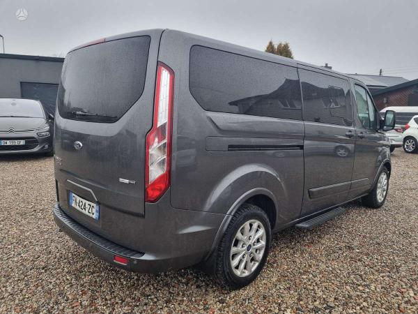 Grey Ford Tourneo Custom 2020 in Taurage, with an engine capacity of 2.00 L and mileage of 201 thousand km for 19360 €, photo 3 on AUTOMOTO.COM.LV