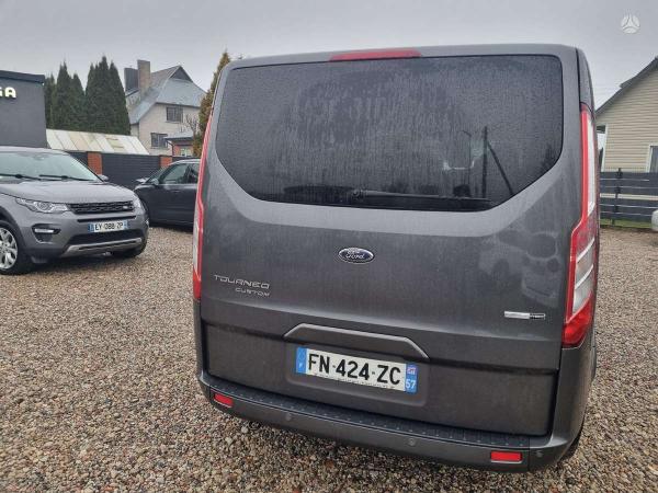 Grey Ford Tourneo Custom 2020 in Taurage, with an engine capacity of 2.00 L and mileage of 201 thousand km for 19360 €, photo 5 on AUTOMOTO.COM.LV